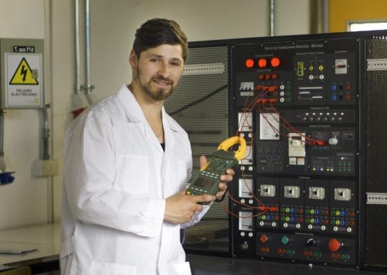 Titulados de la carrera de Técnico en Automatización y Control ...